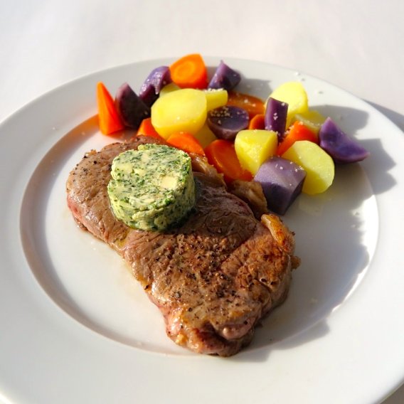 Rezept Entrecôte mit Kräuterbutter | compactcook.com